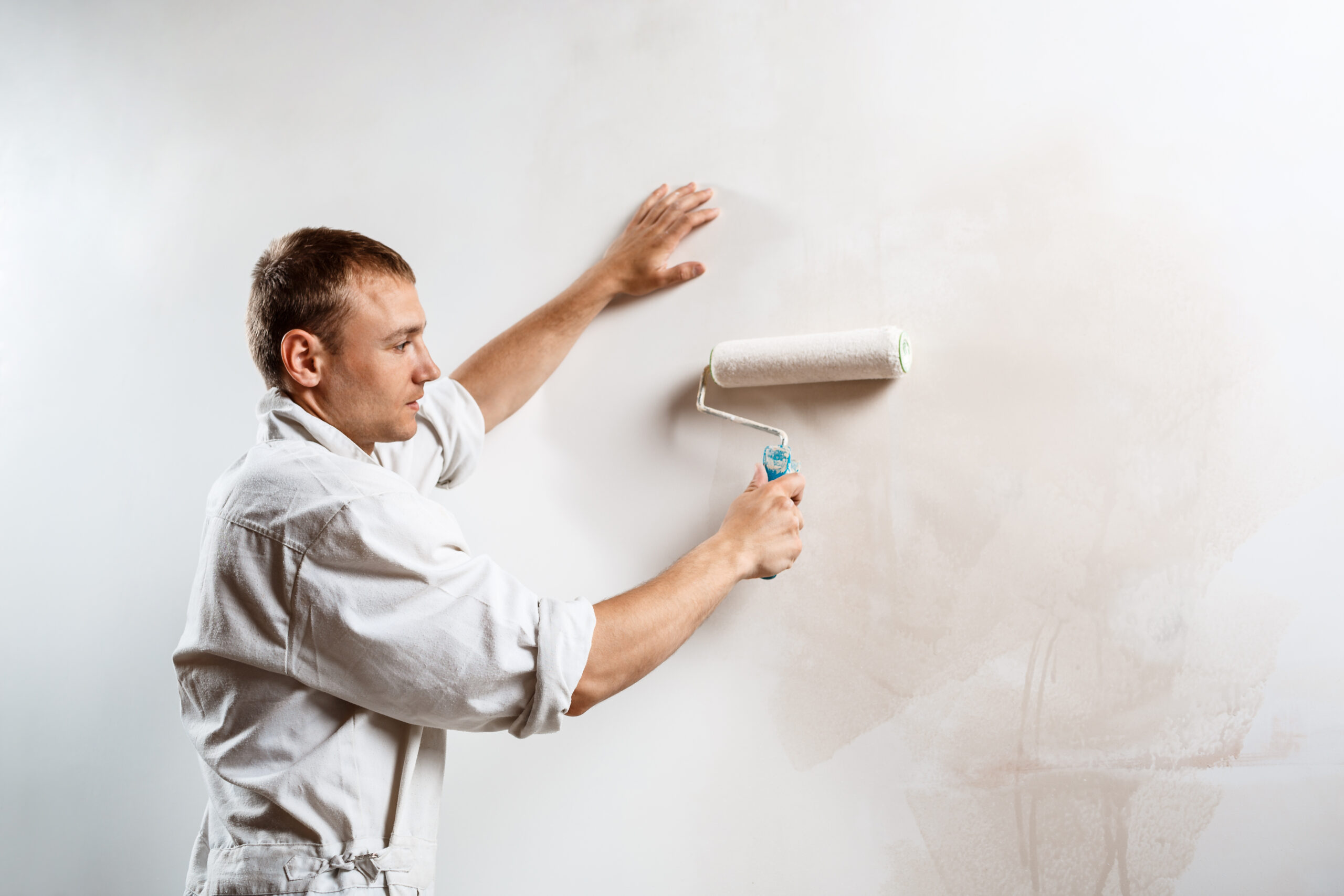 Top Signs You Should Call A Professional Painter